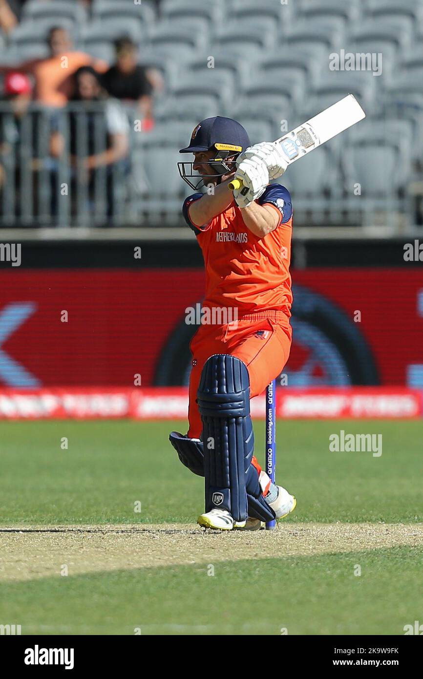 Cricket by cover point hi-res stock photography and images - Alamy