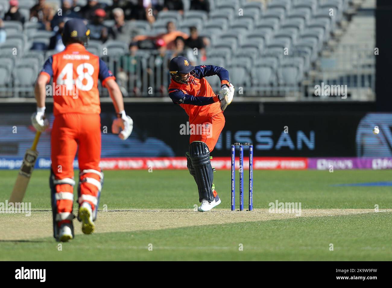 Scott edwards cricket hi-res stock photography and images - Alamy