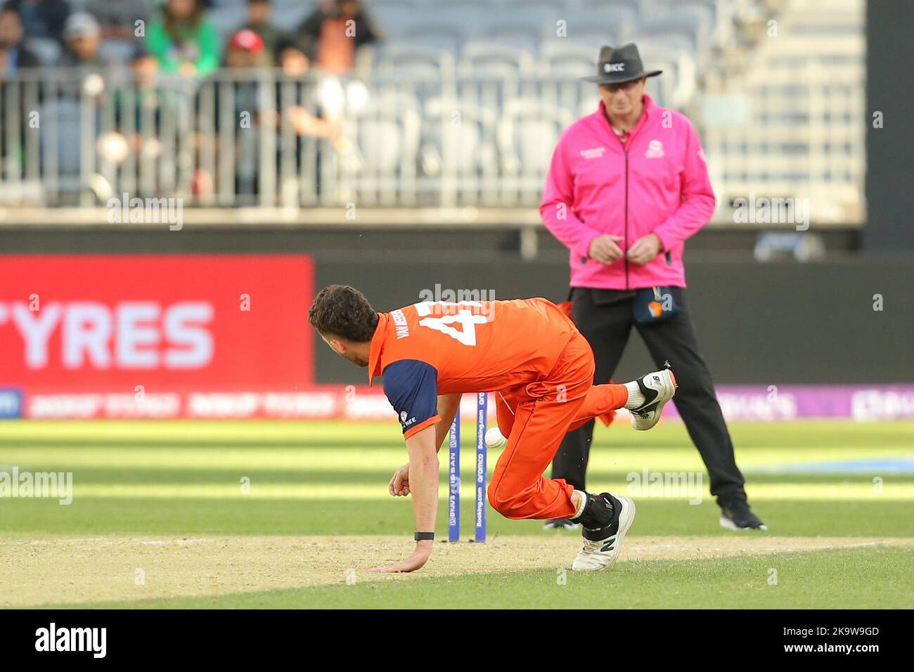 Perth stadium cricket pitch hi-res stock photography and images - Alamy