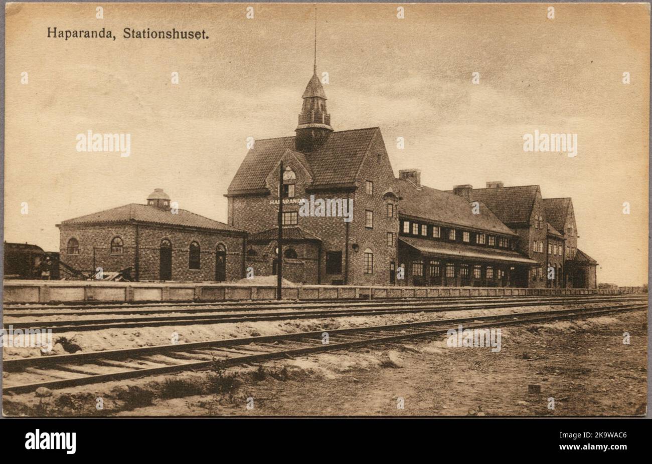 Railway workers cross rail hi-res stock photography and images - Alamy