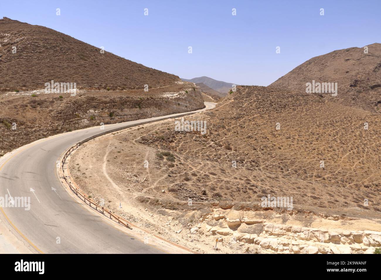 Oman Roadtrip: Deep canyons and steep roads on the highway 47 through ...