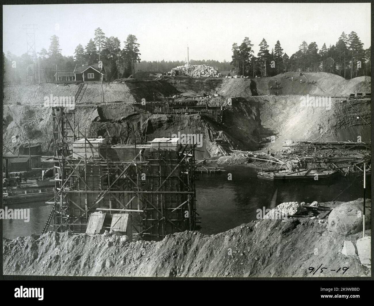 Double railroad track between hi-res stock photography and images - Alamy