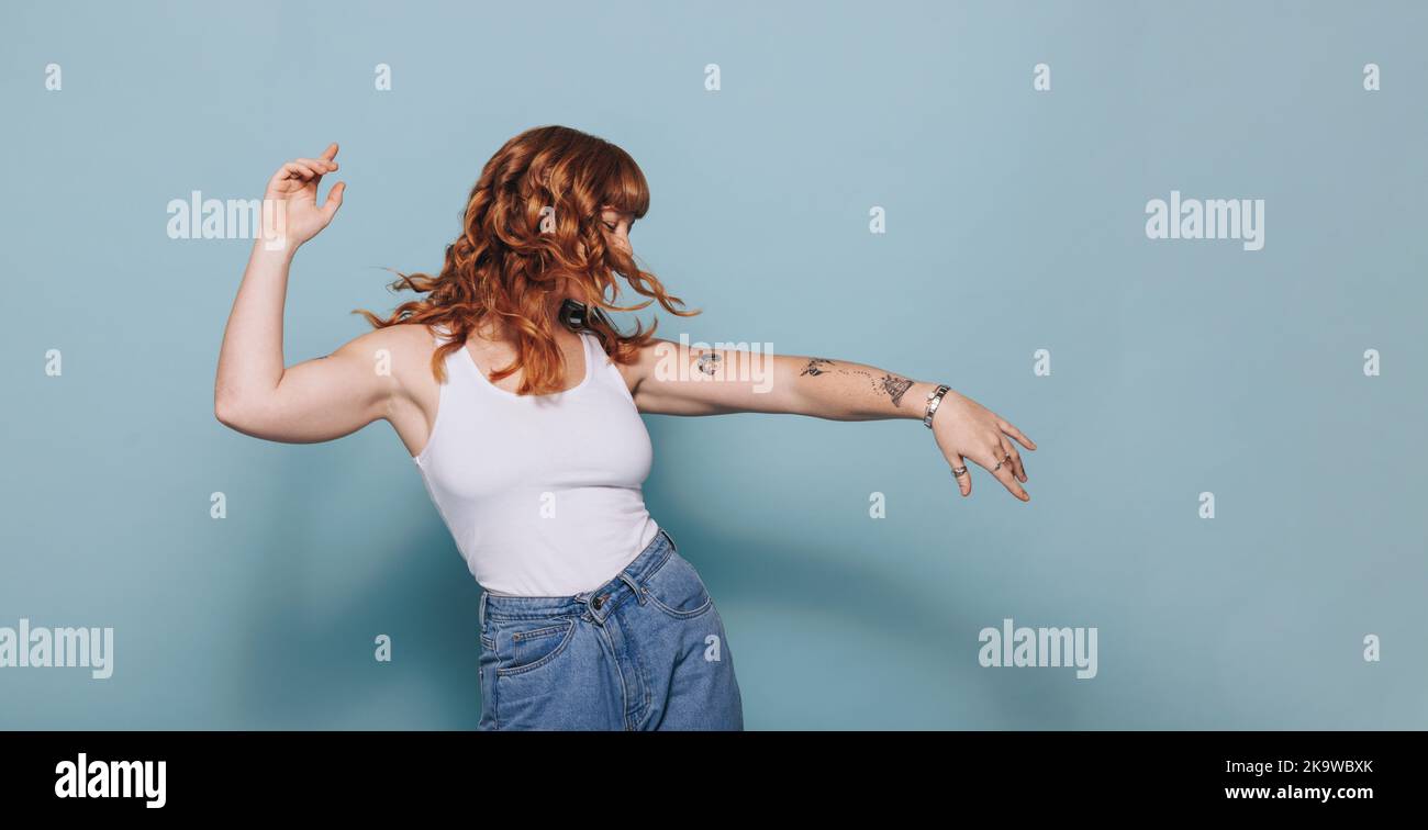 Dancing beautiful female hi-res stock photography and images - Alamy