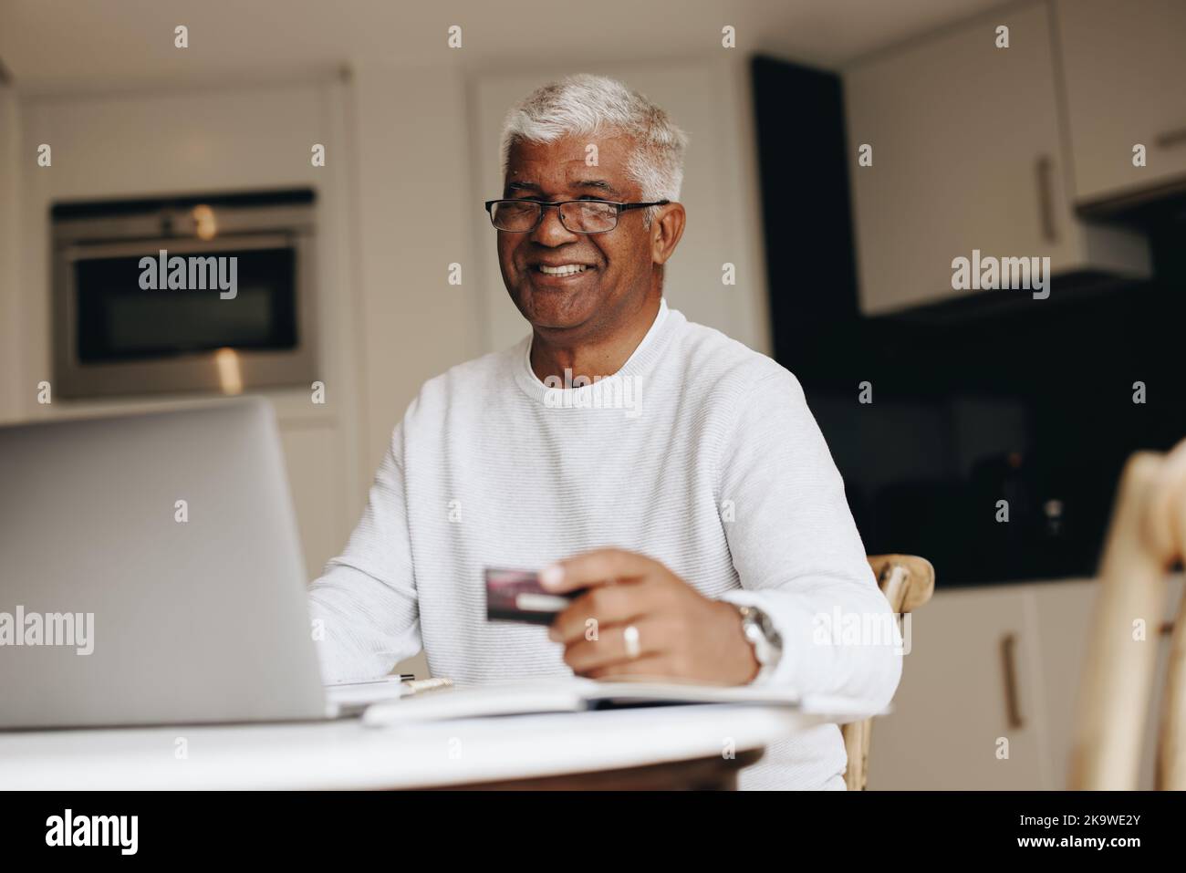 Old person online banking hi-res stock photography and images - Alamy