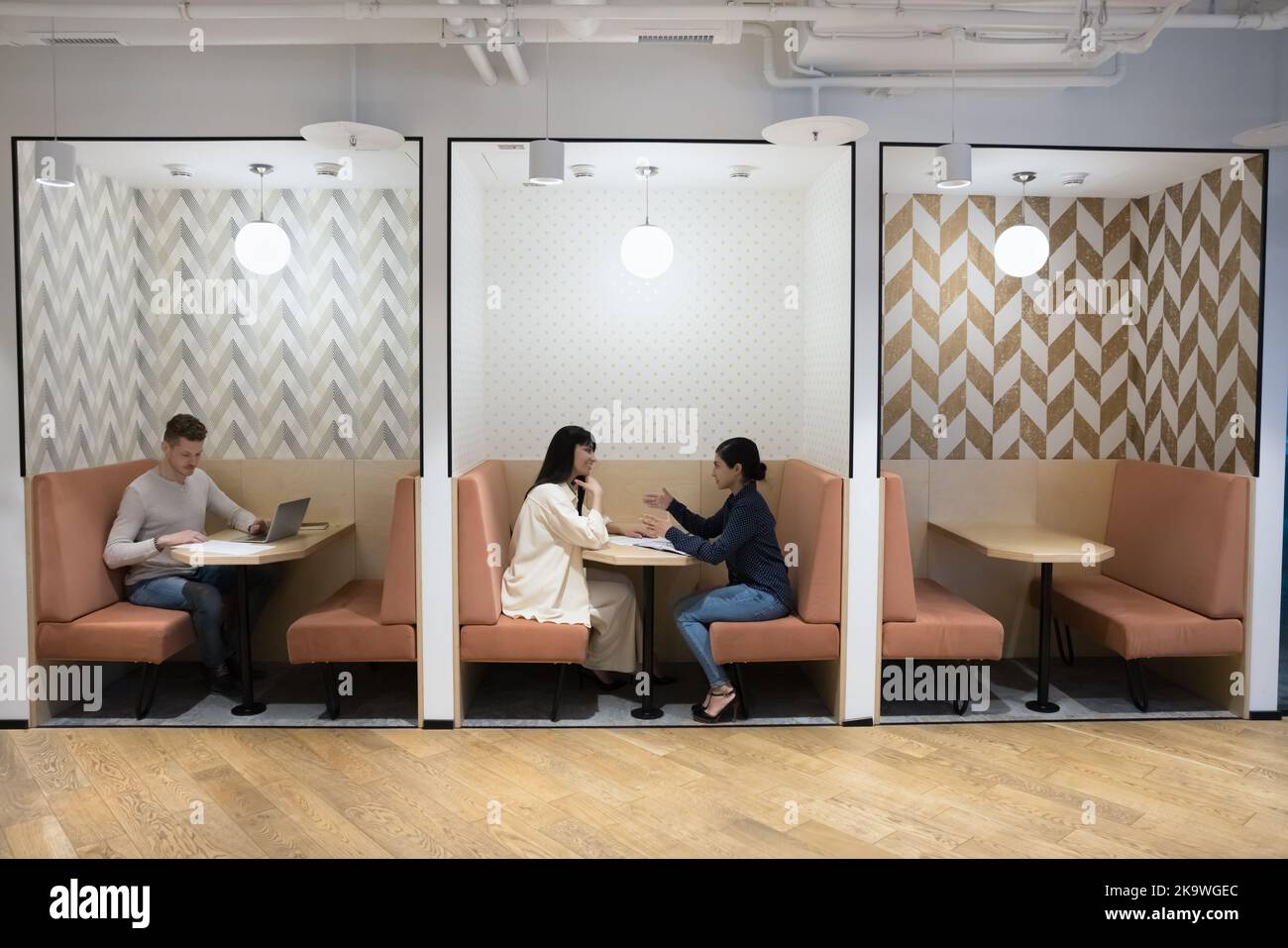 Business people seated hi-res stock photography and images - Alamy