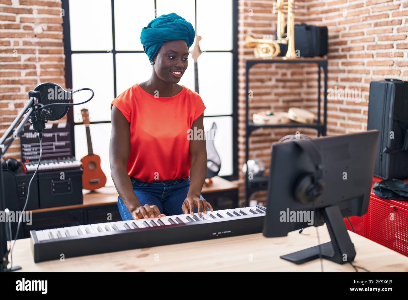 African woman piano stage hi-res stock photography and images - Alamy