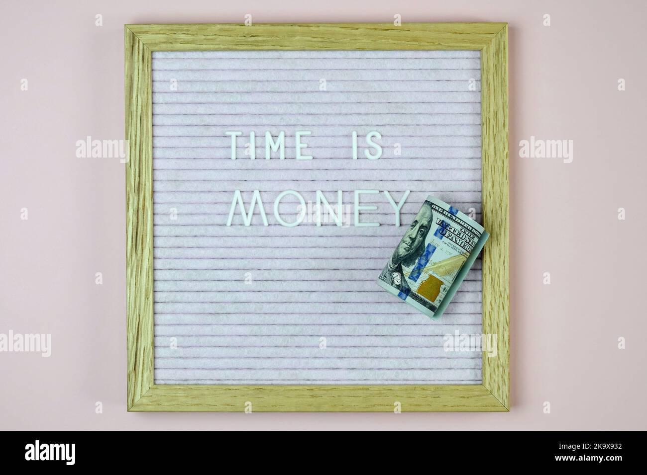 Dollar bill font hi-res stock photography and images - Alamy