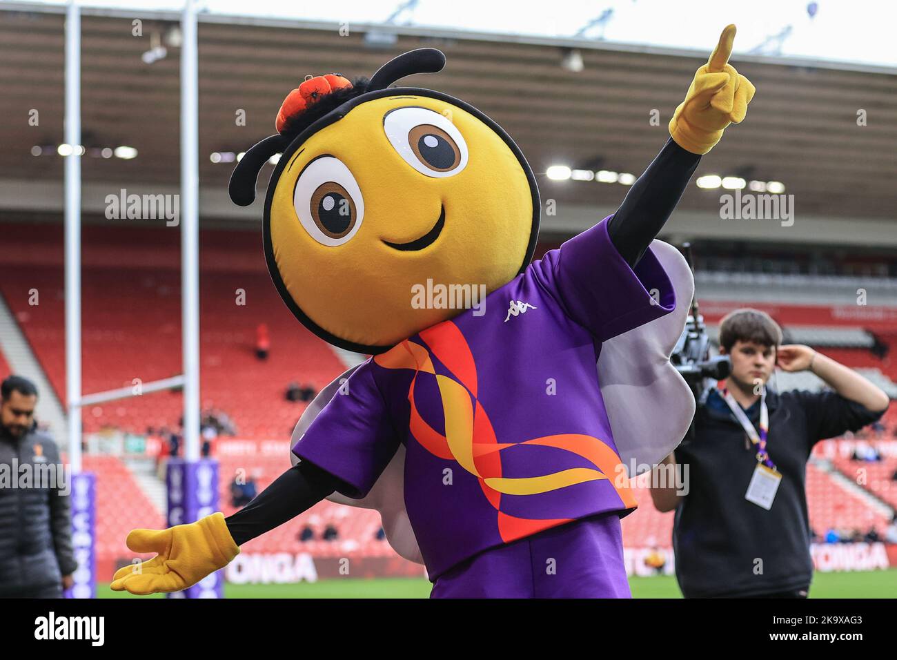 Middlesbrough, UK. 30th Oct, 2022. RugBee entertains the crowd during ...