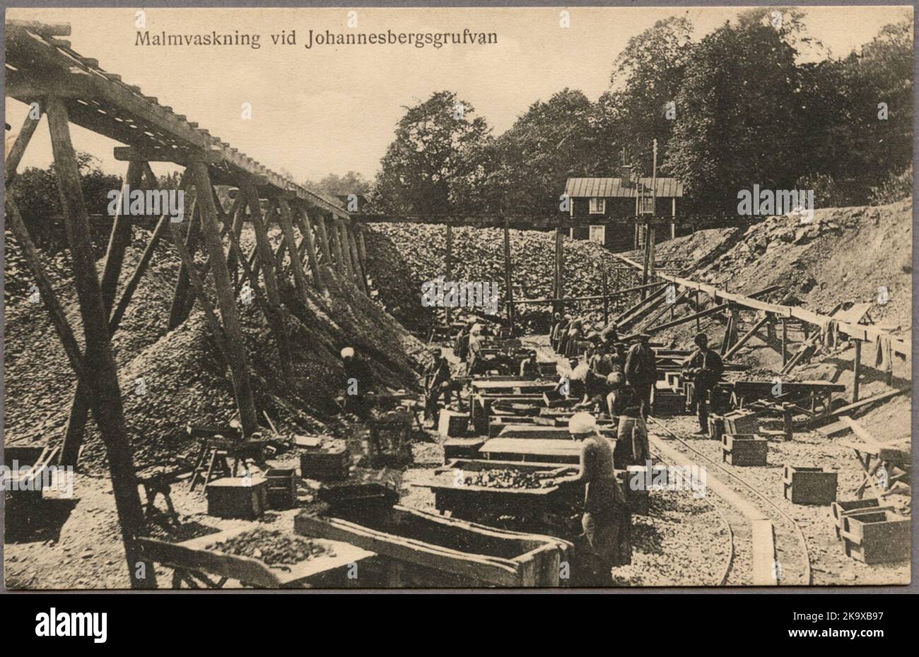 Ore washing, that is, separate the ore from the gray stone at the ...