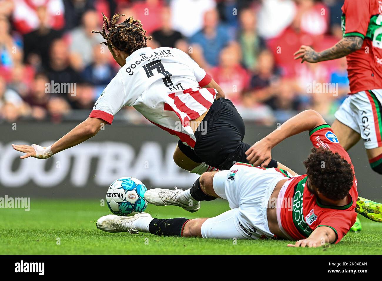 EINDHOVEN - (lr) Xavi Simons of PSV Eindhoven, Philippe Sandler of NEC ...