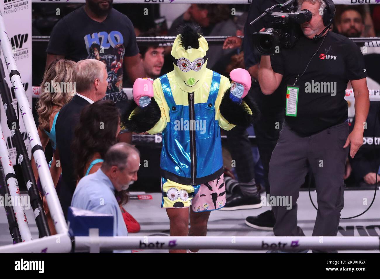 GLENDALE, AZ - OCTOBER 29: Ashton Sylve and Braulio Rodriguez meet in ...
