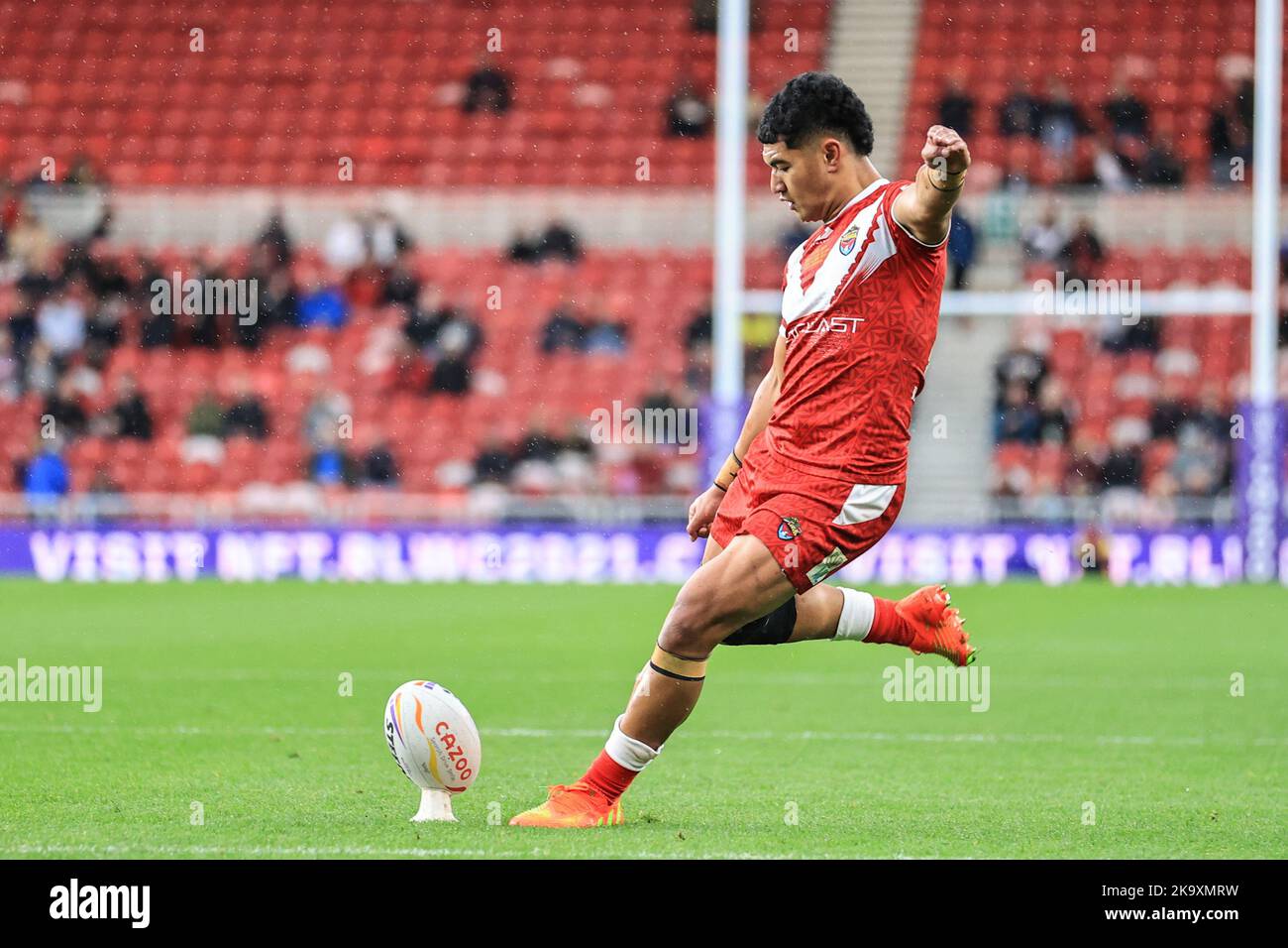Middlesbrough, UK. 30th Oct, 2022. Isaiya Katoa of Tonga converts for a ...