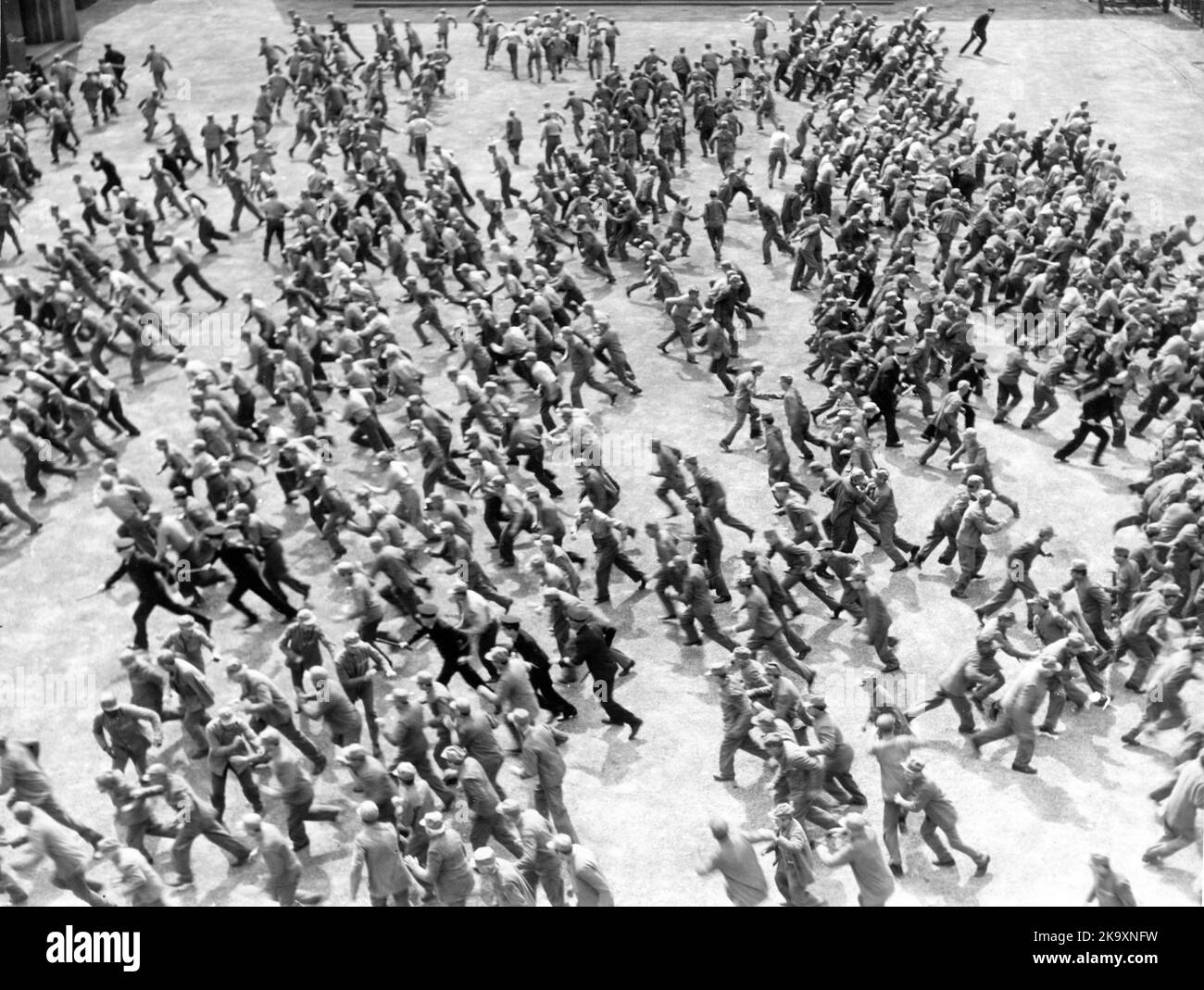 Prison Yard Riot in THE BIG HOUSE 1930 director GEORGE W. HILL story ...