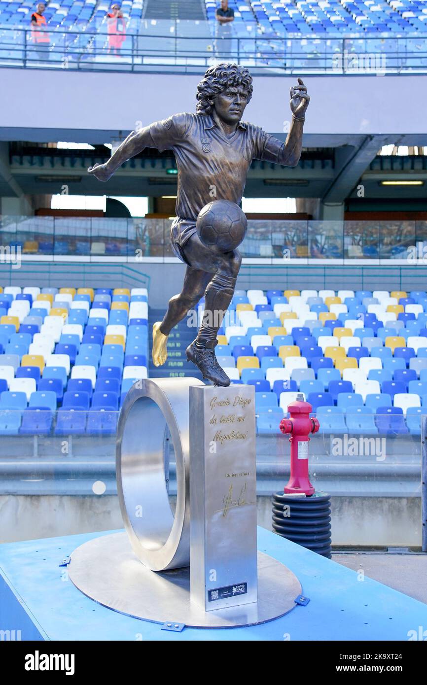 Naples, Italy. 29th Oct, 2022. A statue of Diego Armando Maradona prior ...