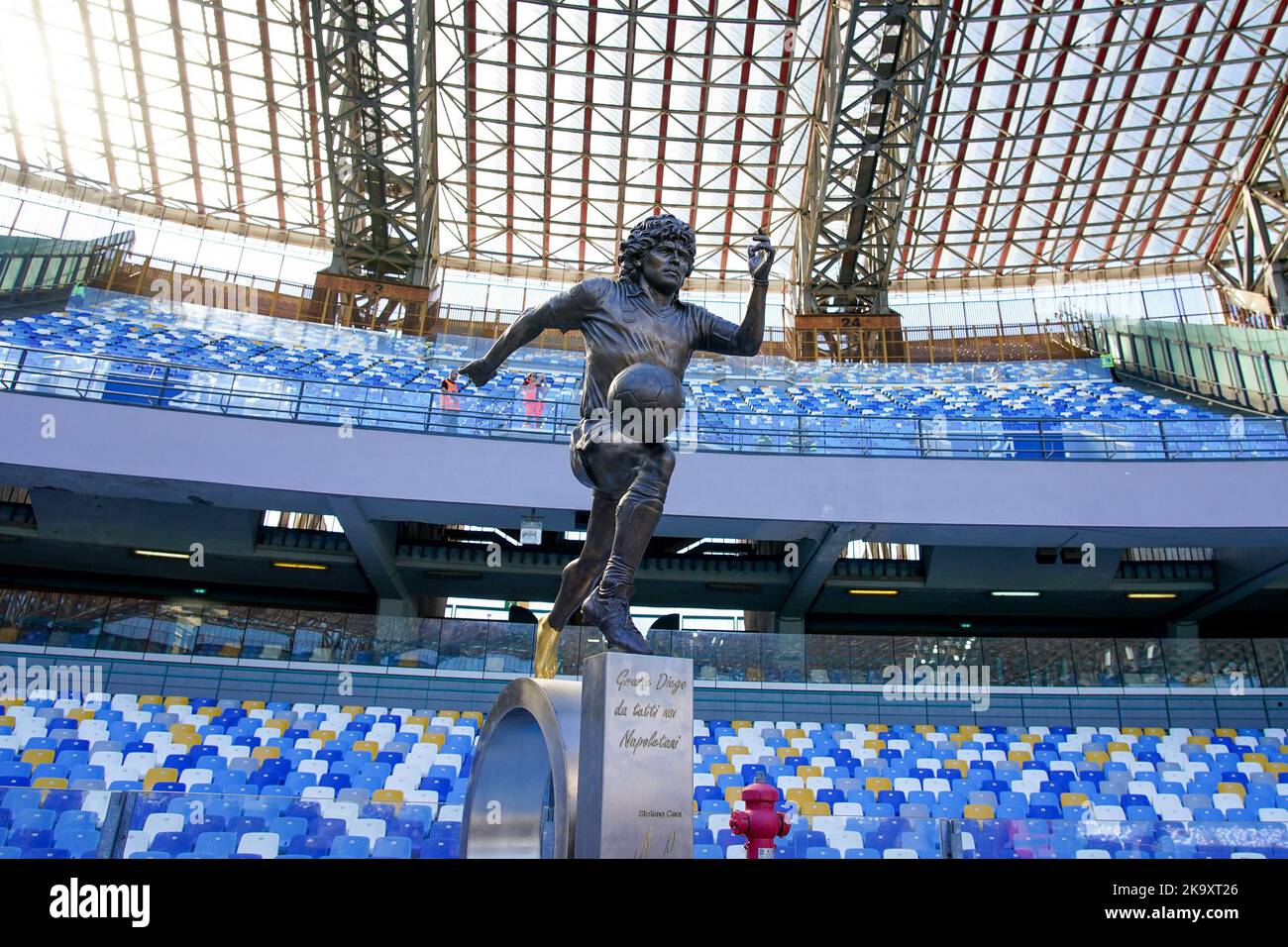 Napoli maradona statue hi-res stock photography and images - Alamy