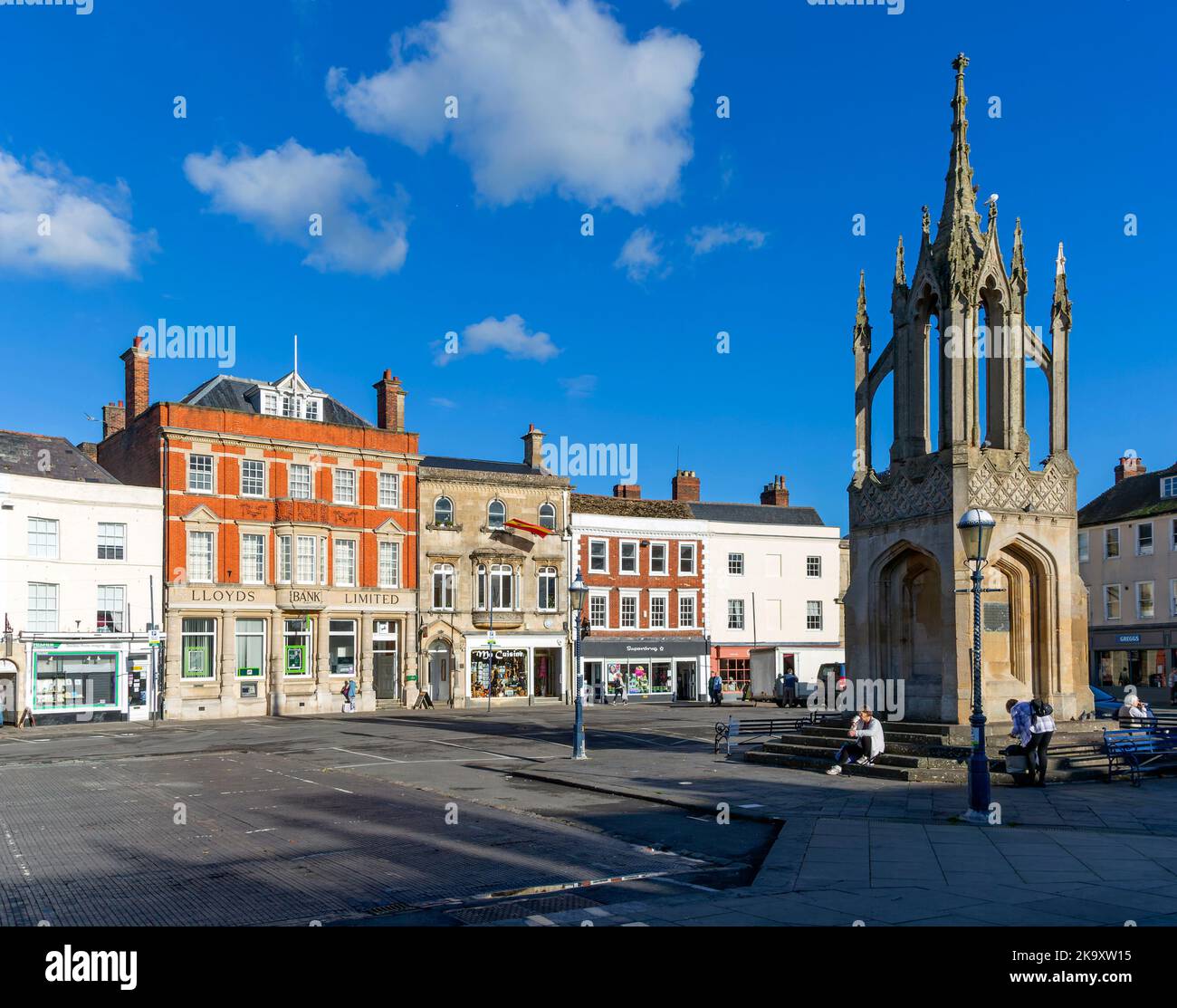 Historic buildings and Market Cross, Market Place, Devizes, Wiltshire ...