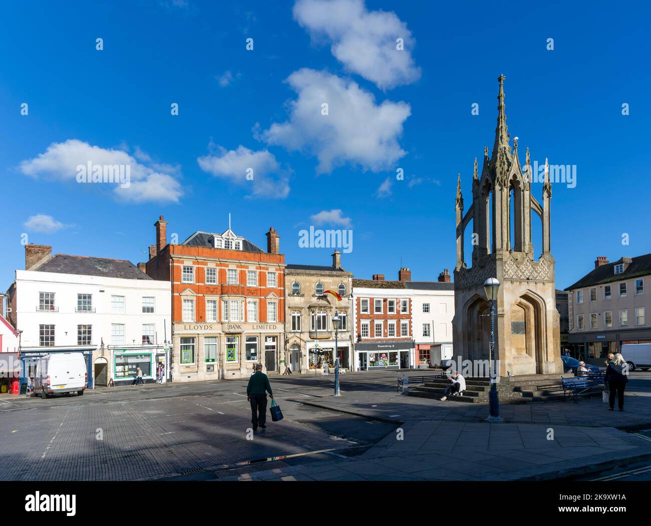 Historic buildings and Market Cross, Market Place, Devizes, Wiltshire ...