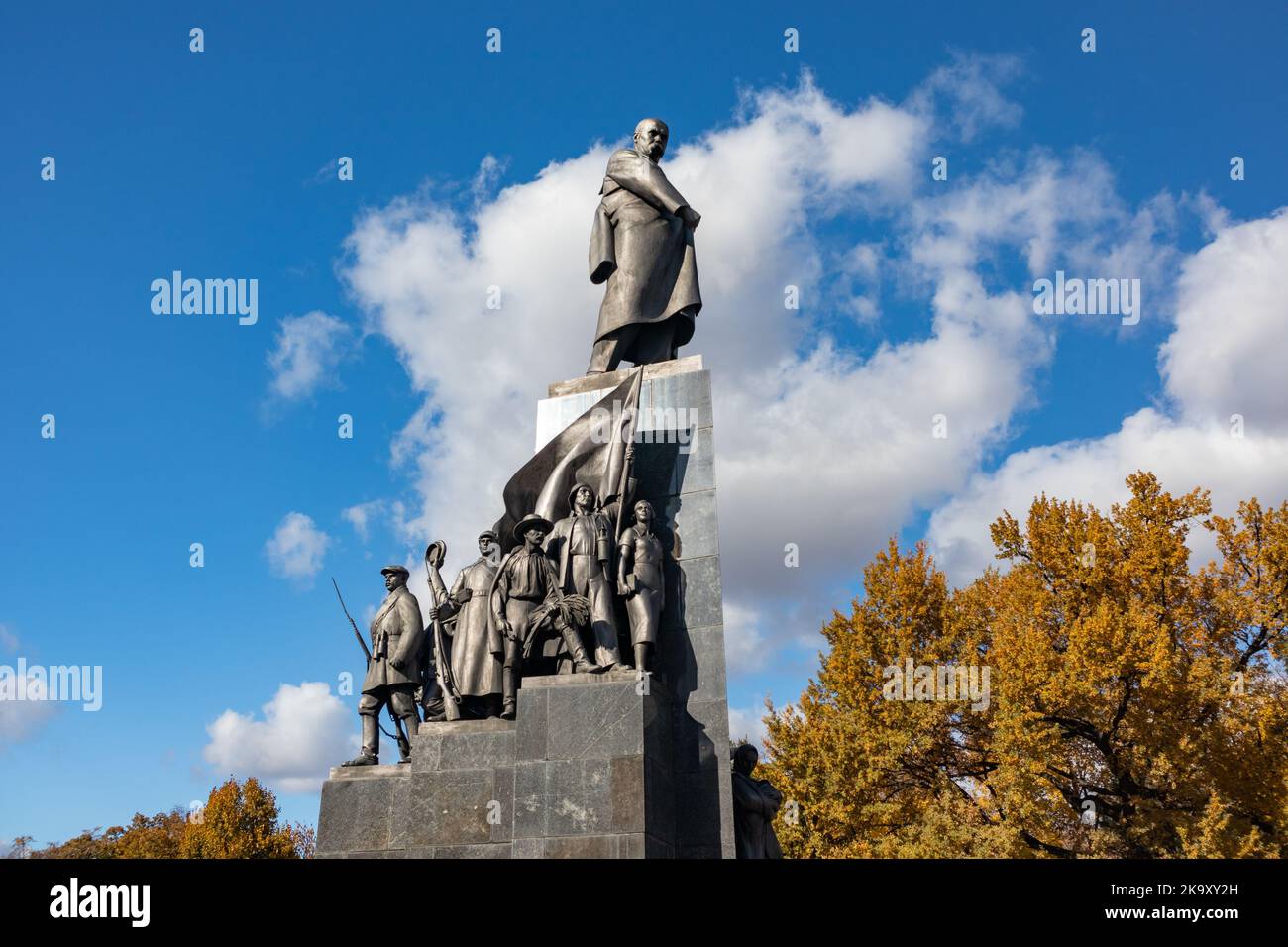 Taras Shevchenko Monument in Kharkiv city center park. Autumn vibes ...