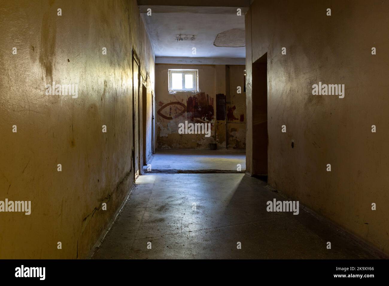 High ceiling corridor hi-res stock photography and images - Alamy