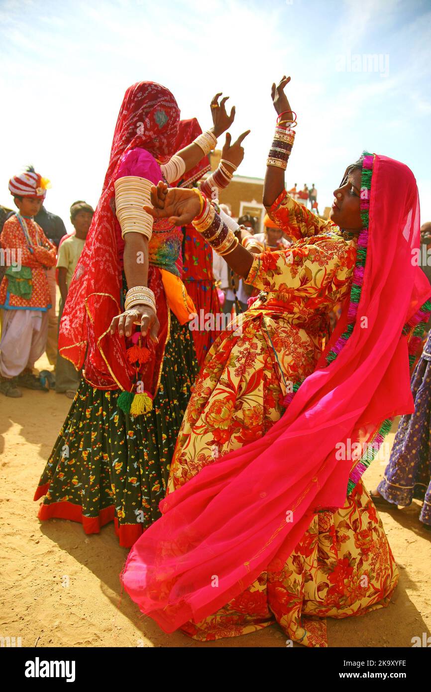 Traditional dance at Thar Desert Festival in Rajasthan, India Stock ...