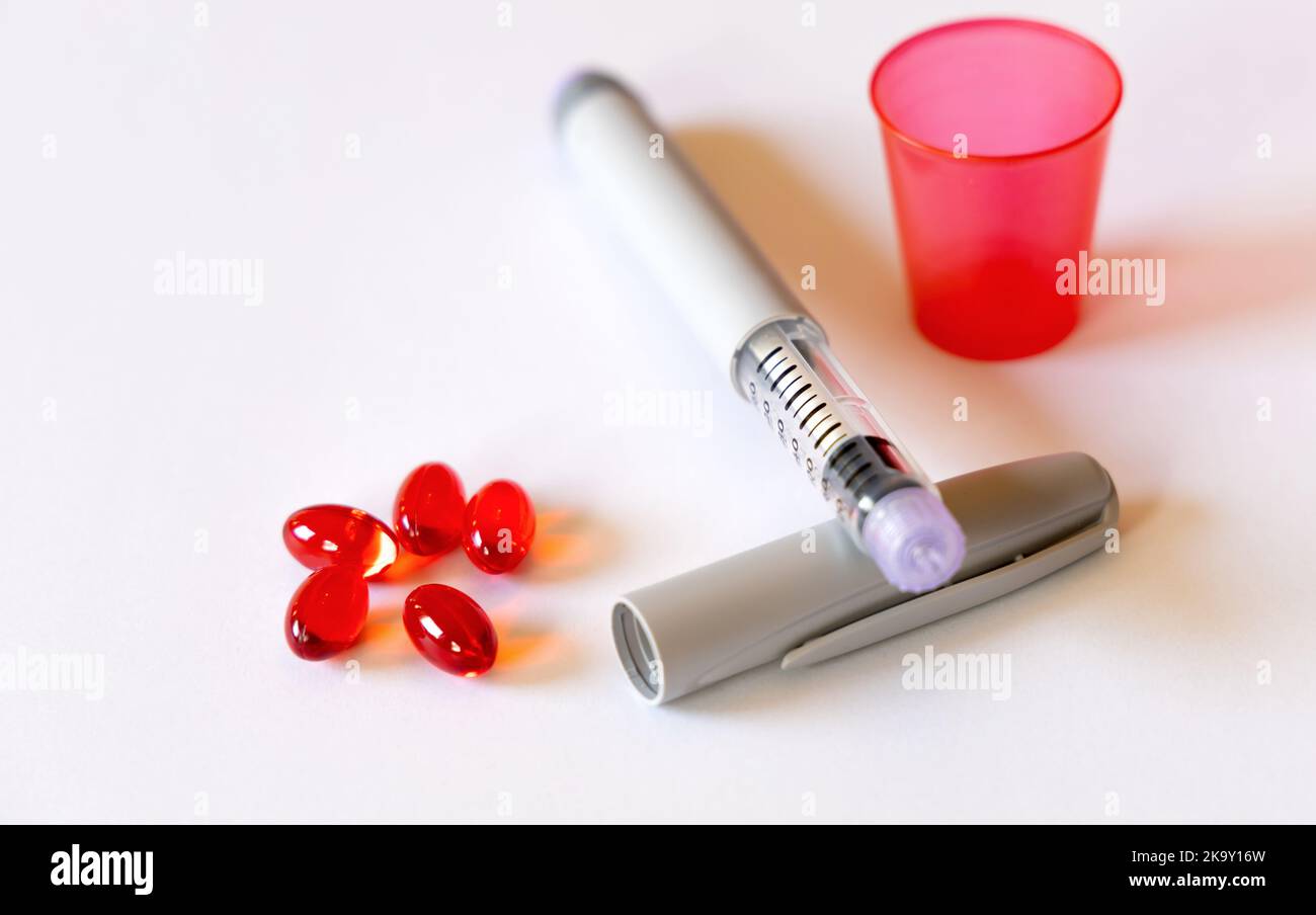 Injectable pen hi-res stock photography and images - Alamy