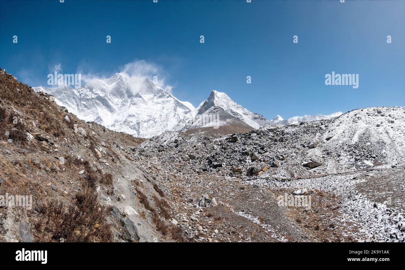 Himalayas peaks blue sky hi-res stock photography and images - Alamy