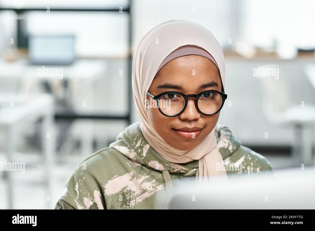 Technology network employee hi-res stock photography and images - Alamy