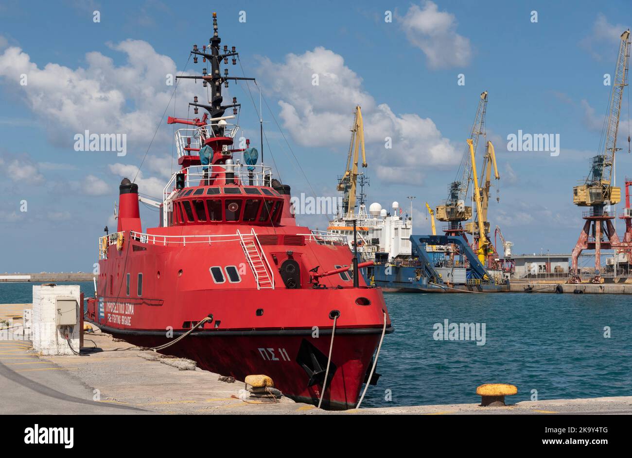 Fire fighting vessel in harbour hi-res stock photography and images - Alamy