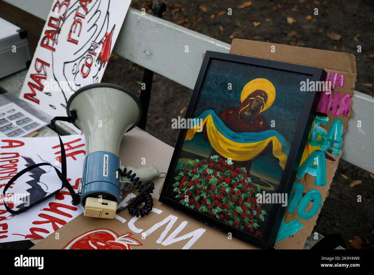 Warsaw, Poland. 30th Oct, 2022. Placards lie on a bench at a park ...