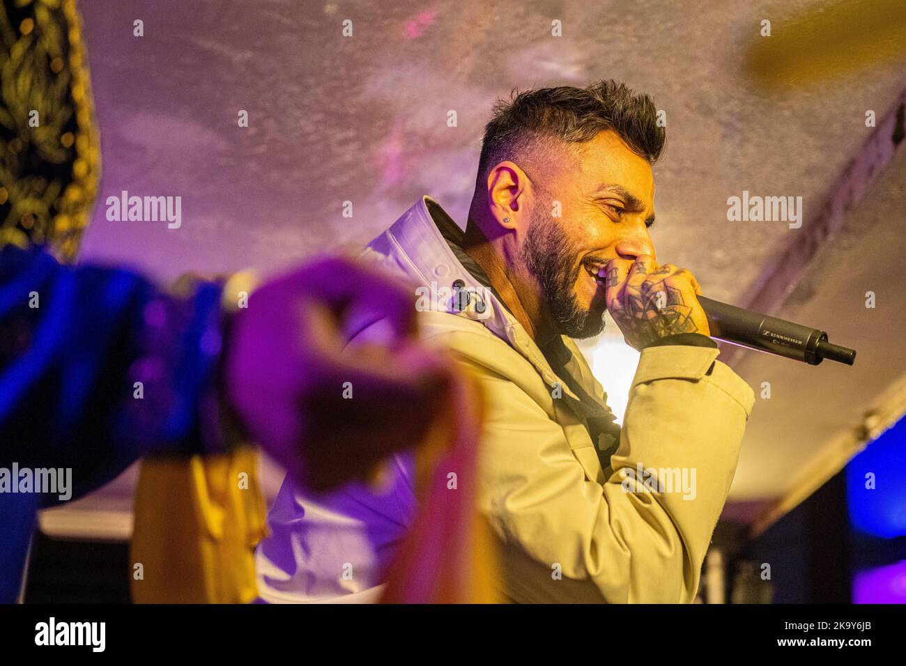 Juggy dancer hi-res stock photography and images - Alamy