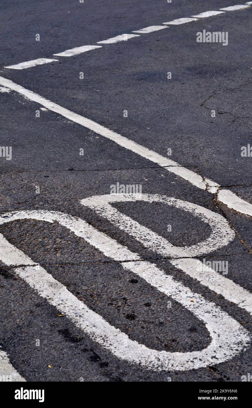 Tarmac markings hi-res stock photography and images - Alamy