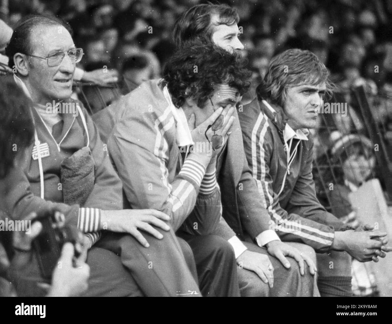 PORTSMOUTH GET PROMOTION AT NORTHAMPTON THE BENCH LEFT TO RIGHT, GORDON ...