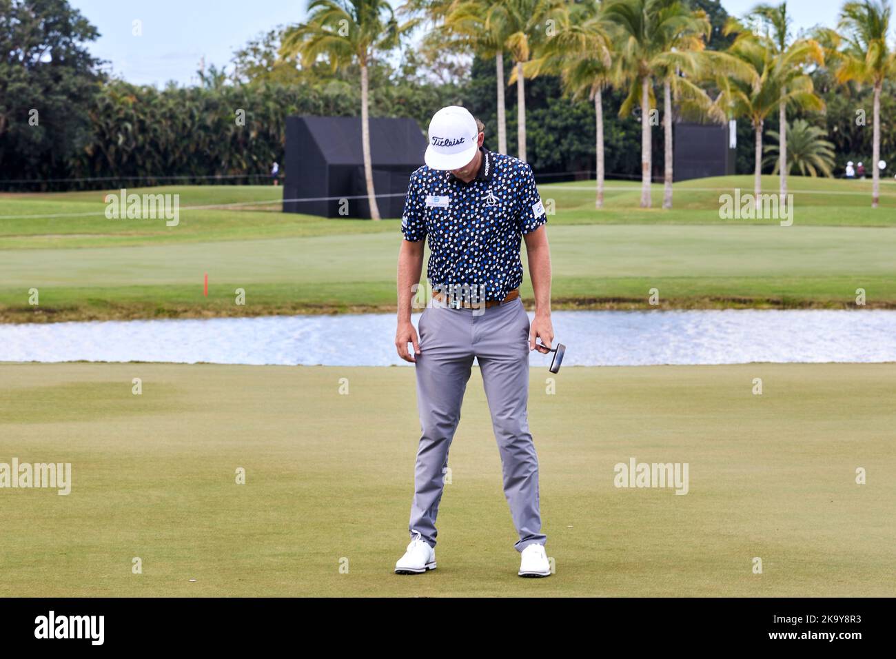 Miami, FL, United States. 30th October 2022. Cameron Smith plays a shot ...
