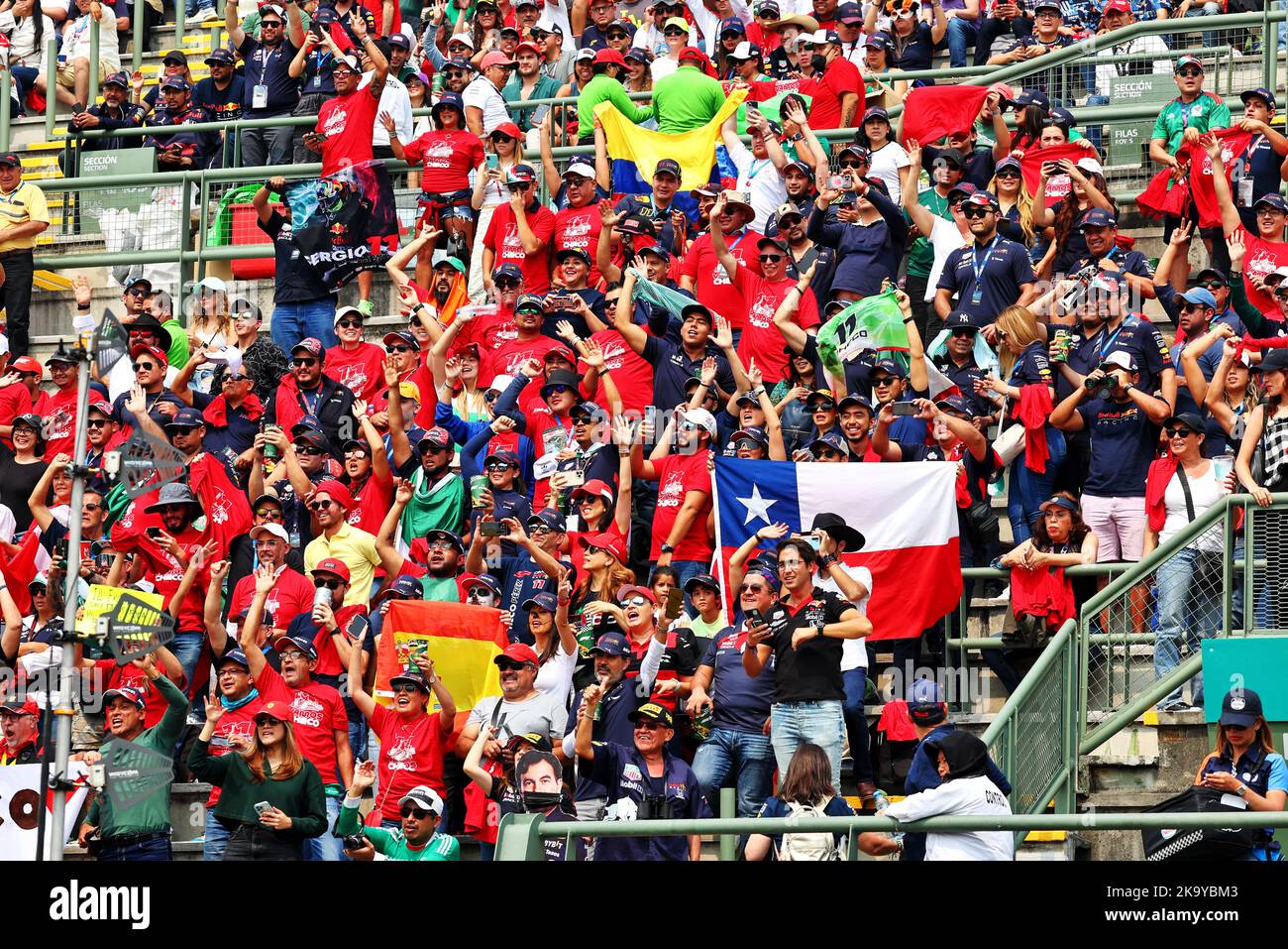 Circuit atmosphere - fans in the grandstand. 30.10.2022. Formula 1 ...
