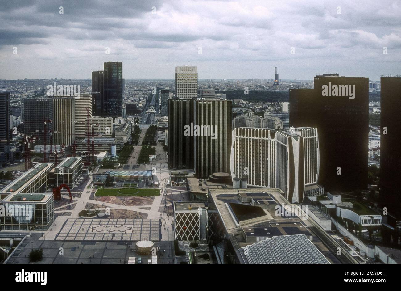 La defense in 1990s hi-res stock photography and images - Alamy