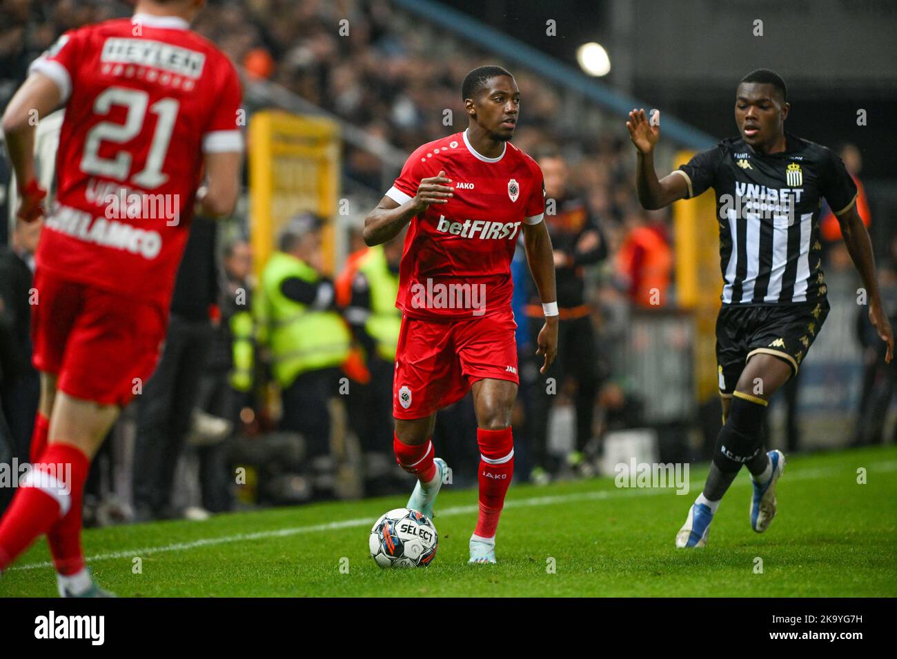 Antwerp's Michel Ange Balikwisha and Charleroi's Ken Nkuba Tshiend ...