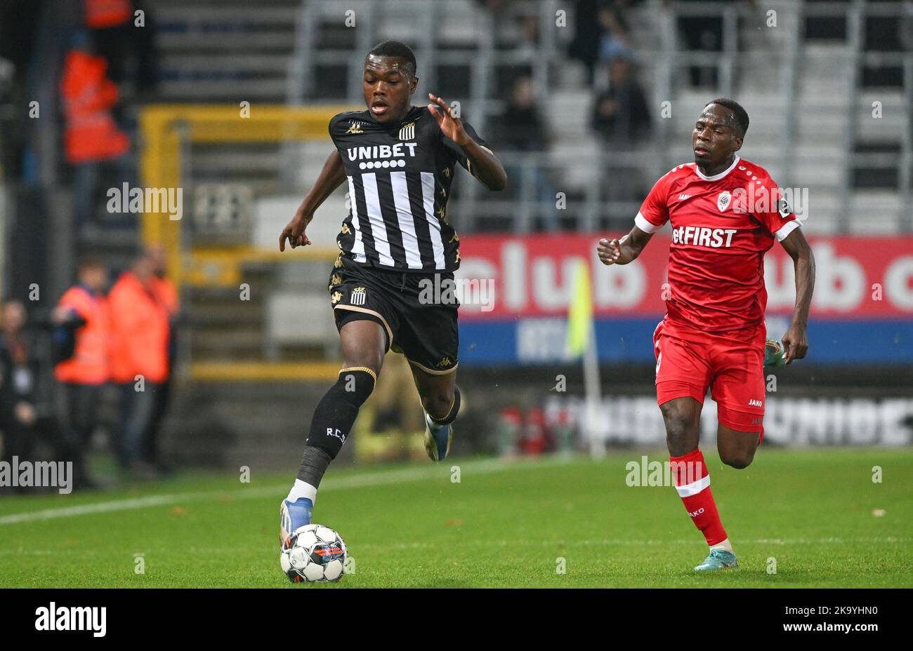 Charleroi's Ken Nkuba Tshiend and Antwerp's William Pacho Tenorio ...