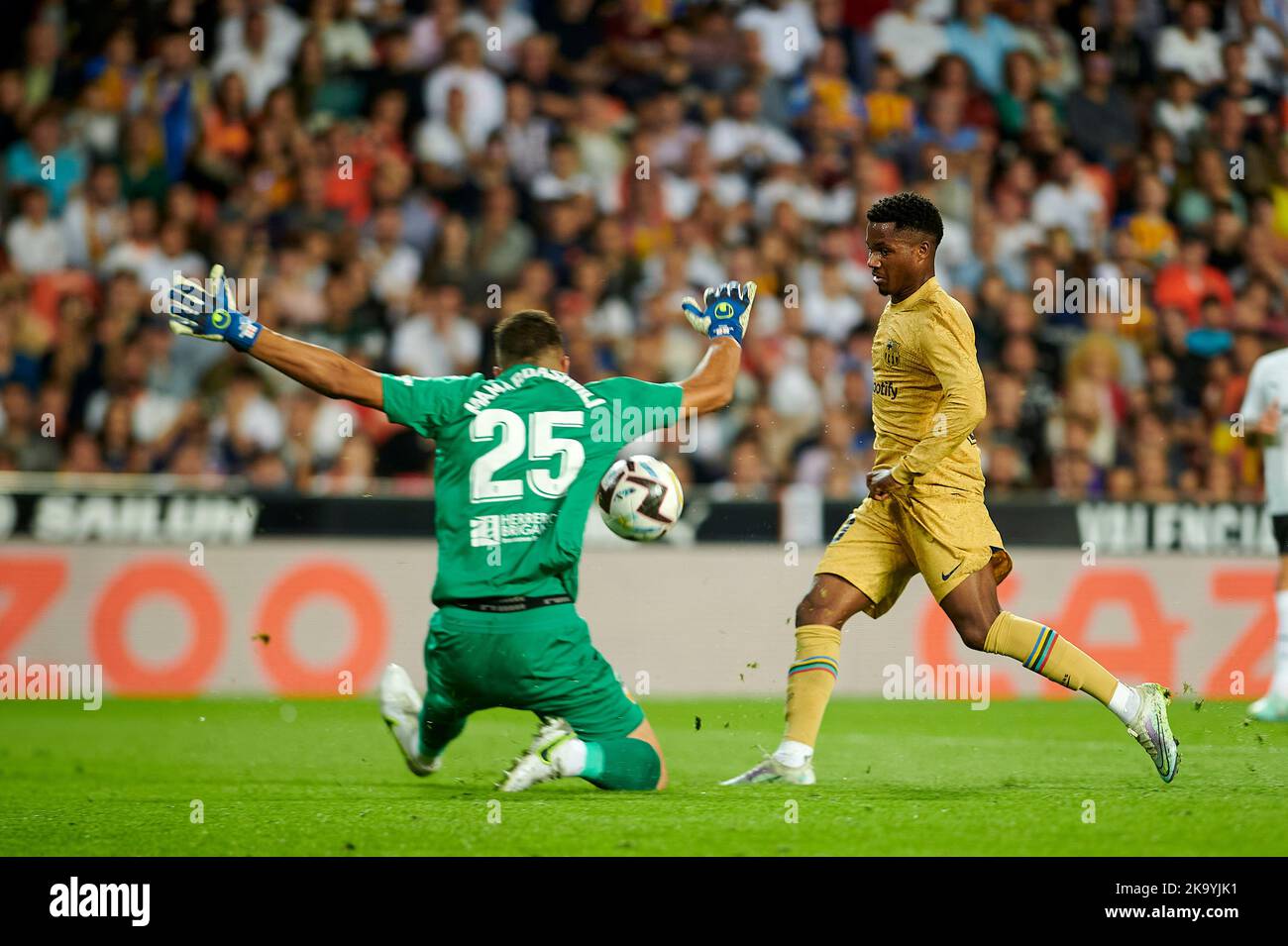 Goalkeeper valencia hi-res stock photography and images - Alamy