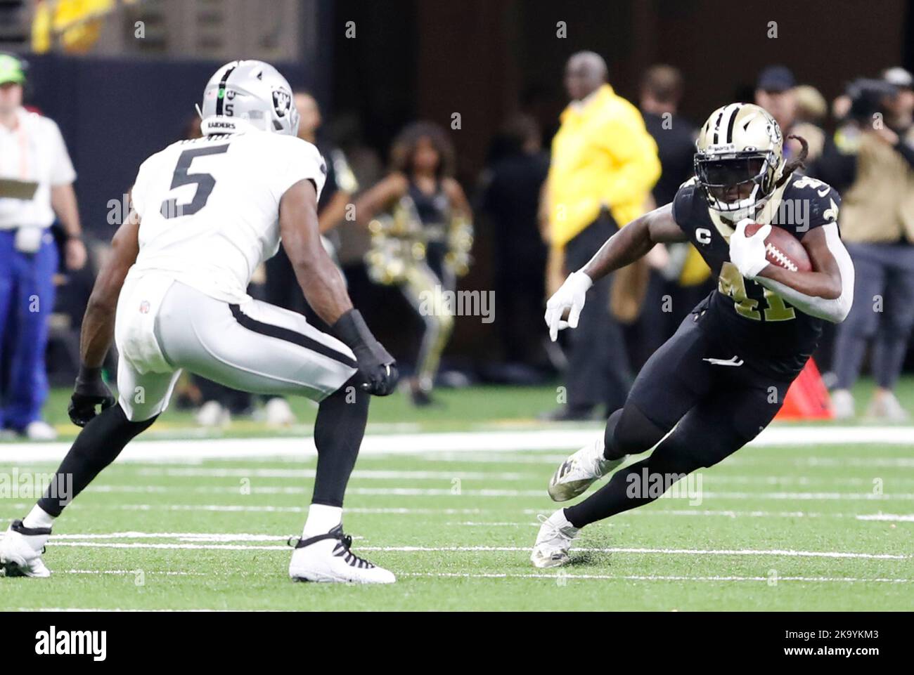 New Orleans Saints running back Alvin Kamara (41) rush for some yardage ...