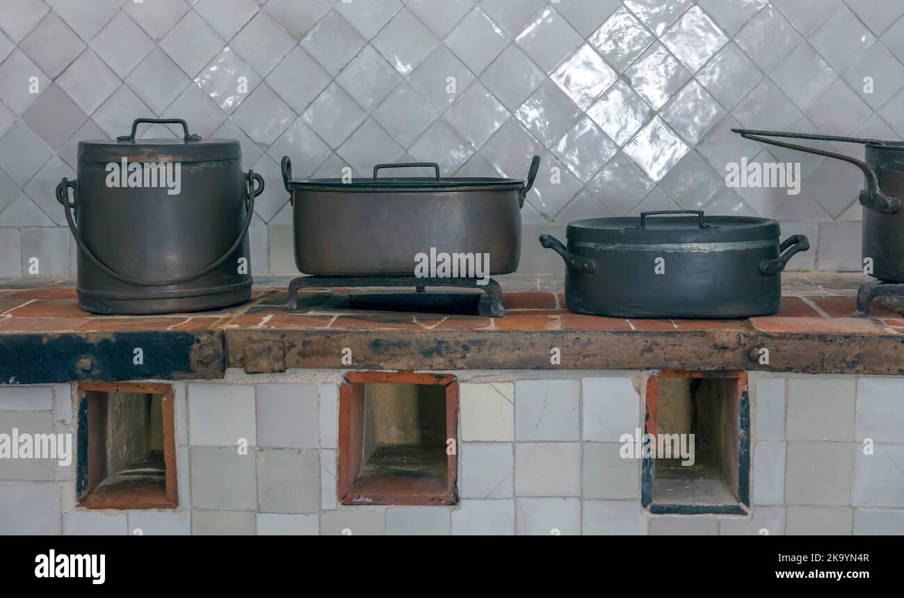 Vintage cooking pots in old kitchen Stock Photo - Alamy