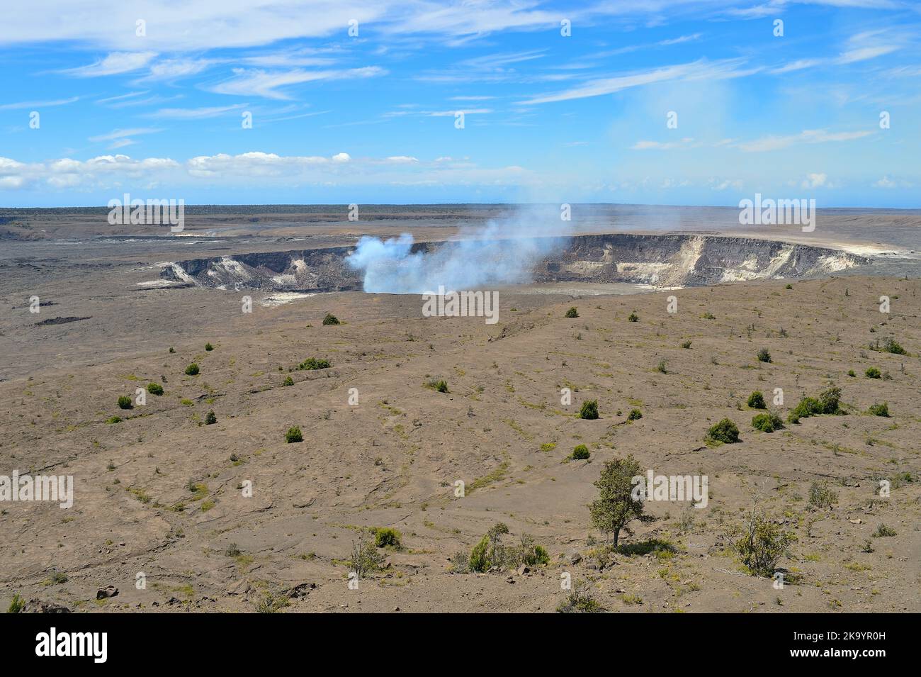 The picturesque steaming craters KIlauea and Halemaumau, Hawaiʻi ...