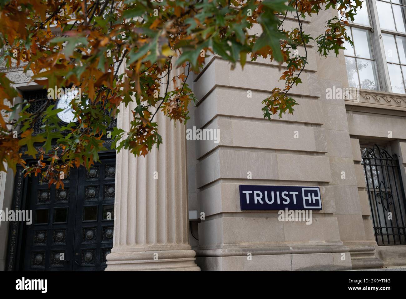 Truist logo hi-res stock photography and images - Alamy