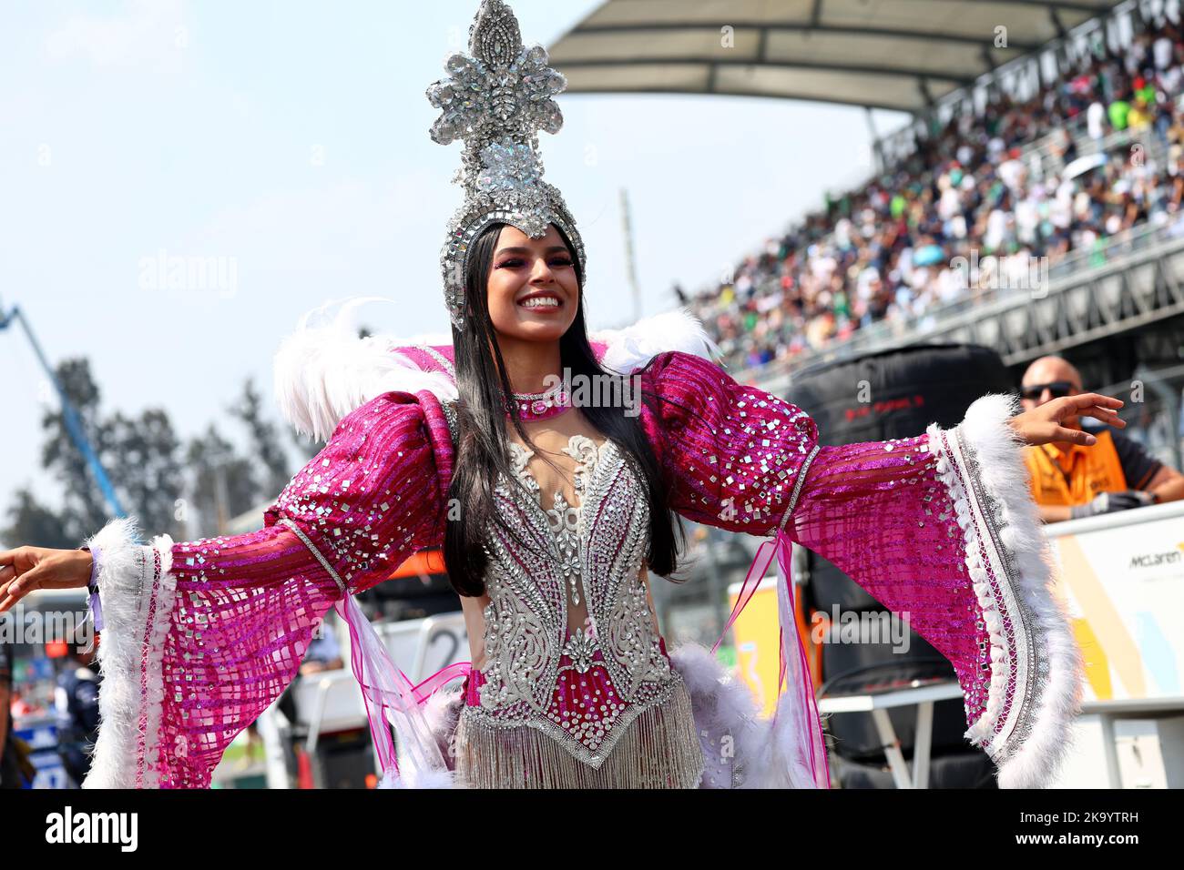 Grid atmosphere. 30.10.2022. Formula 1 World Championship, Rd 20 ...