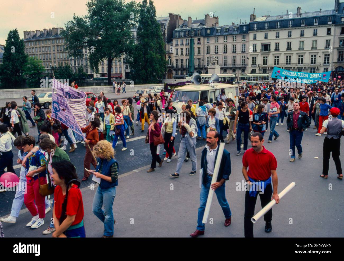 Gay paris 1970s hi-res stock photography and images - Alamy
