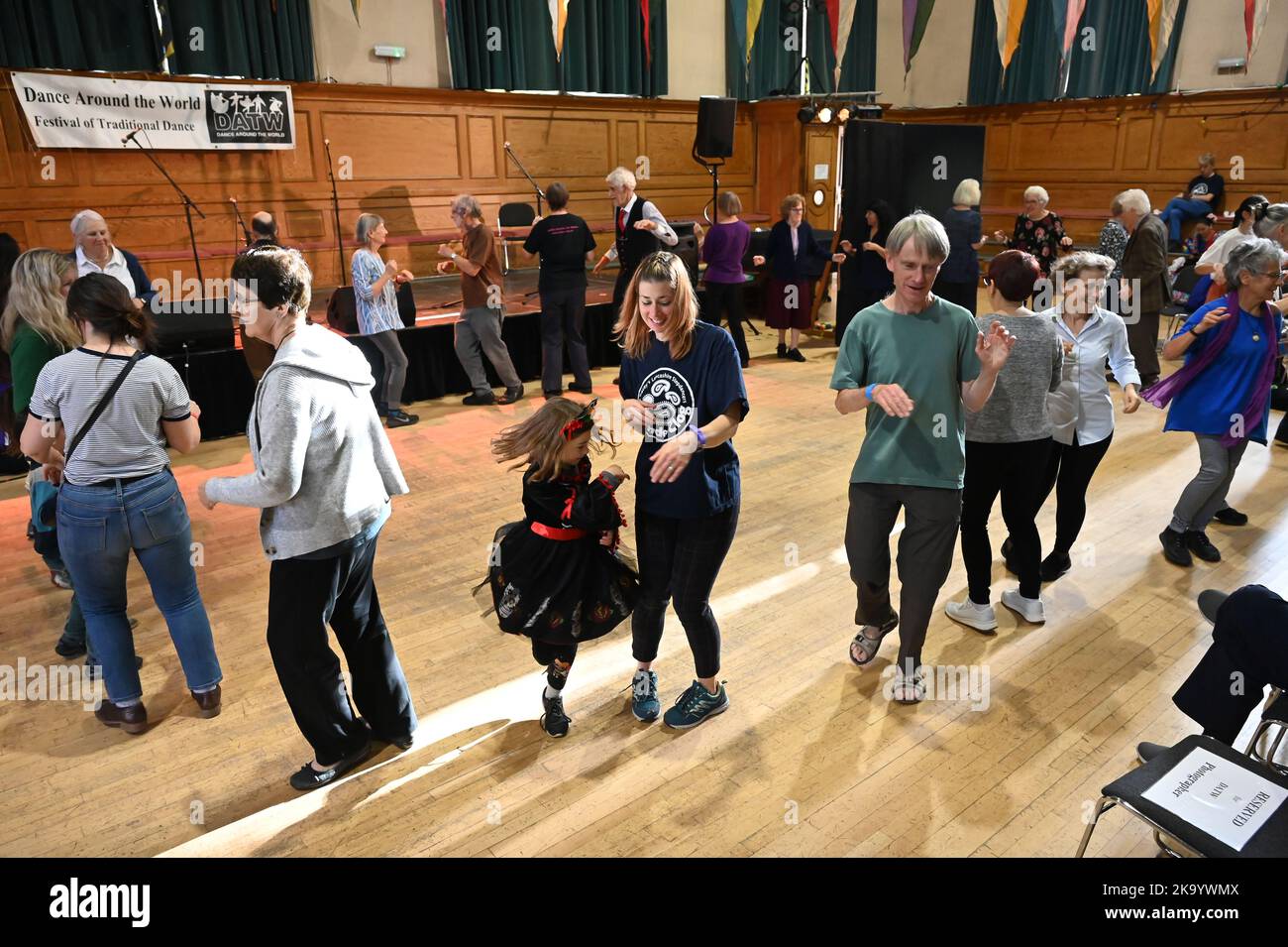 Israeli dance hi-res stock photography and images - Alamy