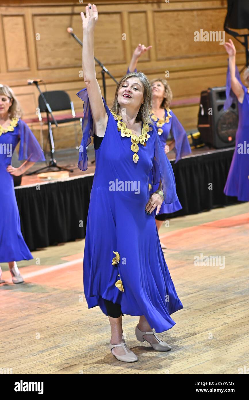 Israeli dance hi-res stock photography and images - Alamy