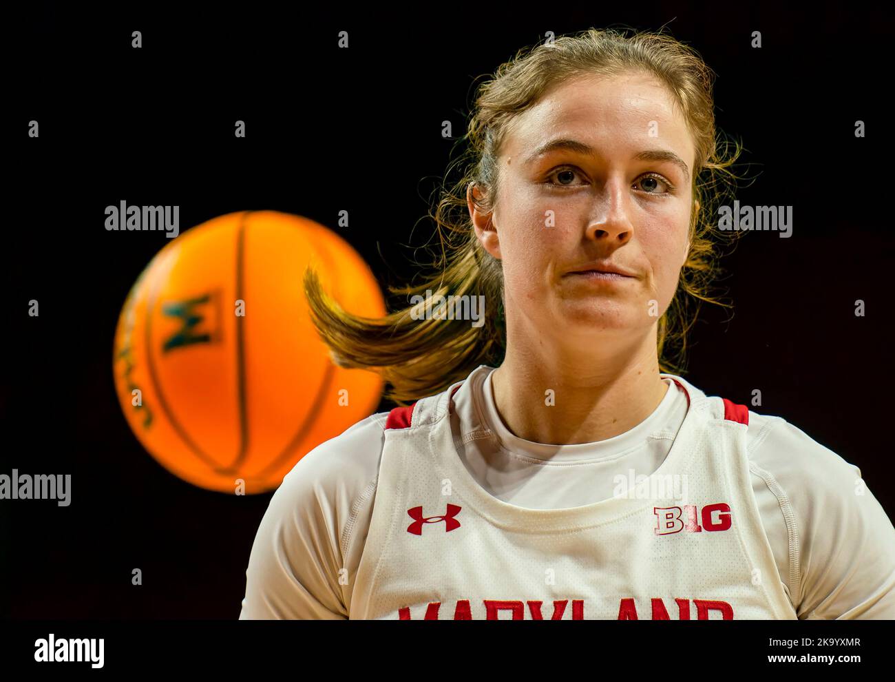 Orange ballfemale athlete hi-res stock photography and images - Alamy