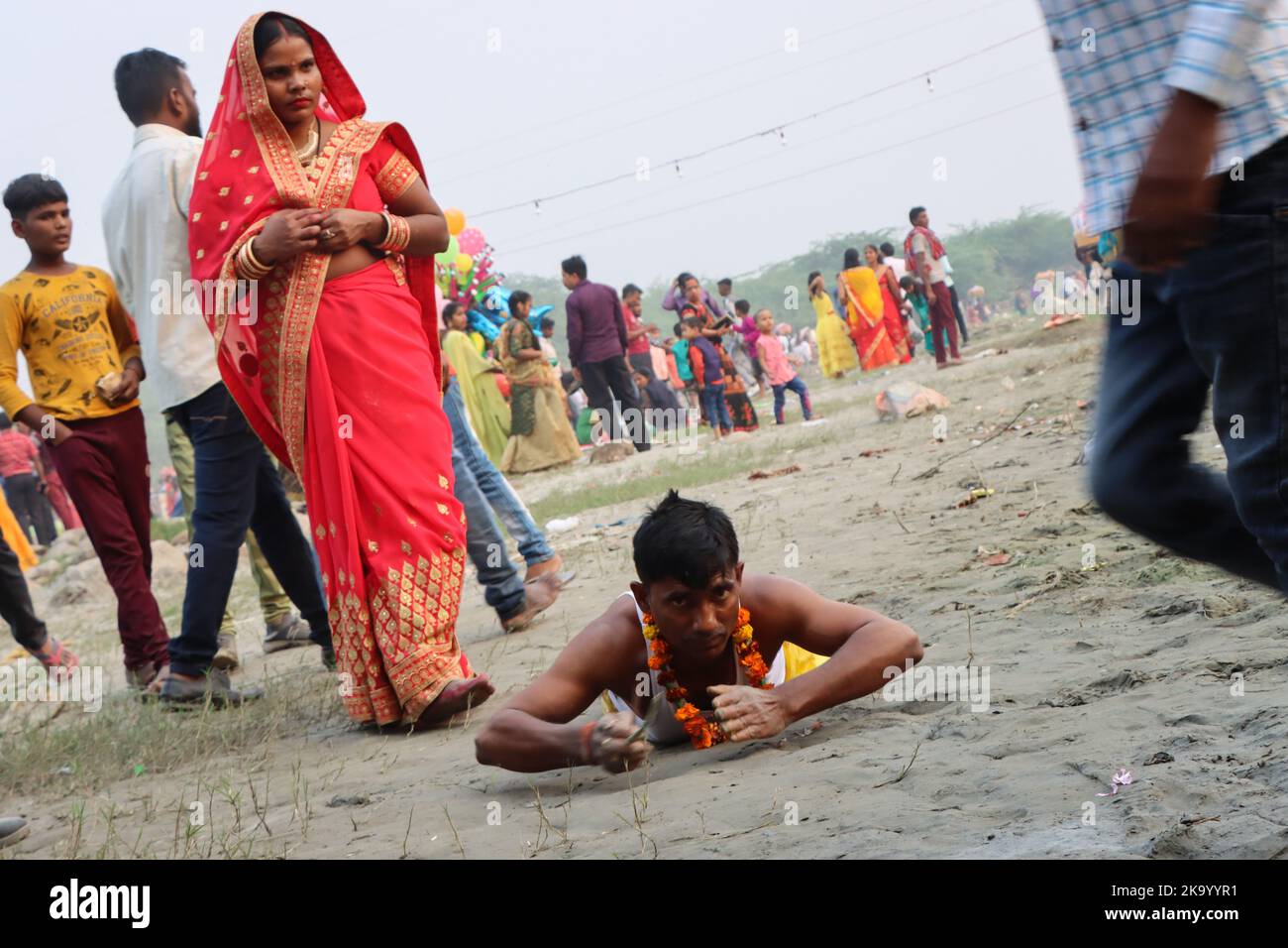 New Delhi, New Delhi, India. 30th Oct, 2022. A Hindu man crawls on the ...