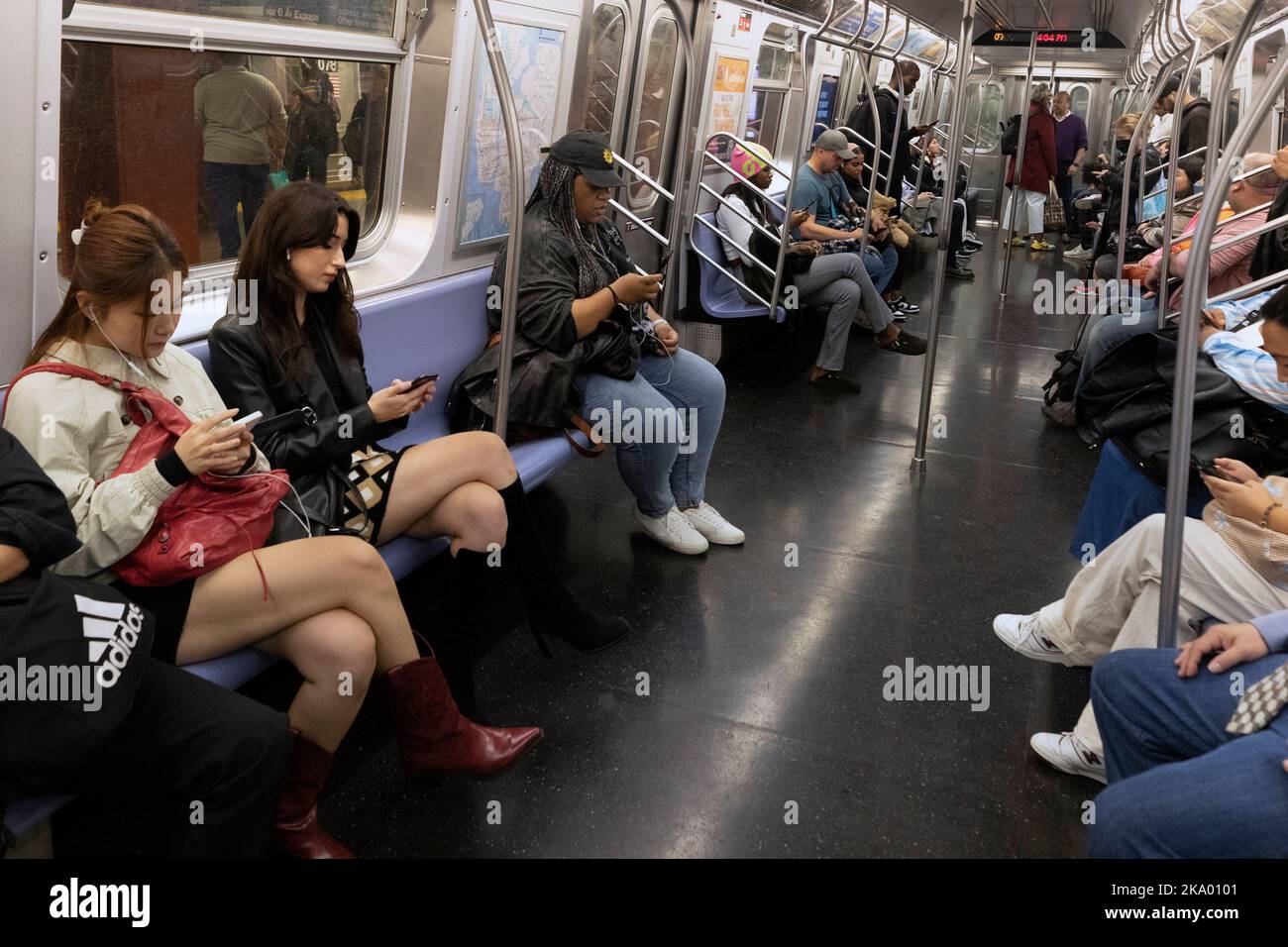 Passengers on a the New York City subway Stock Photo - Alamy