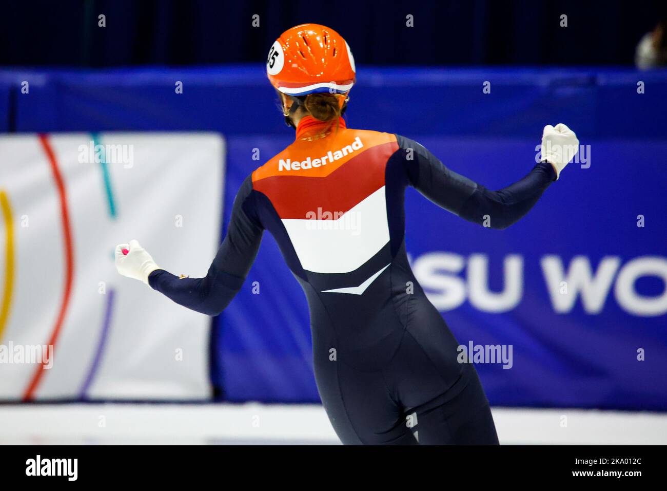 MONTREAL, CANADA - OCTOBER 30: Suzanne Schulting of The Netherlands ...